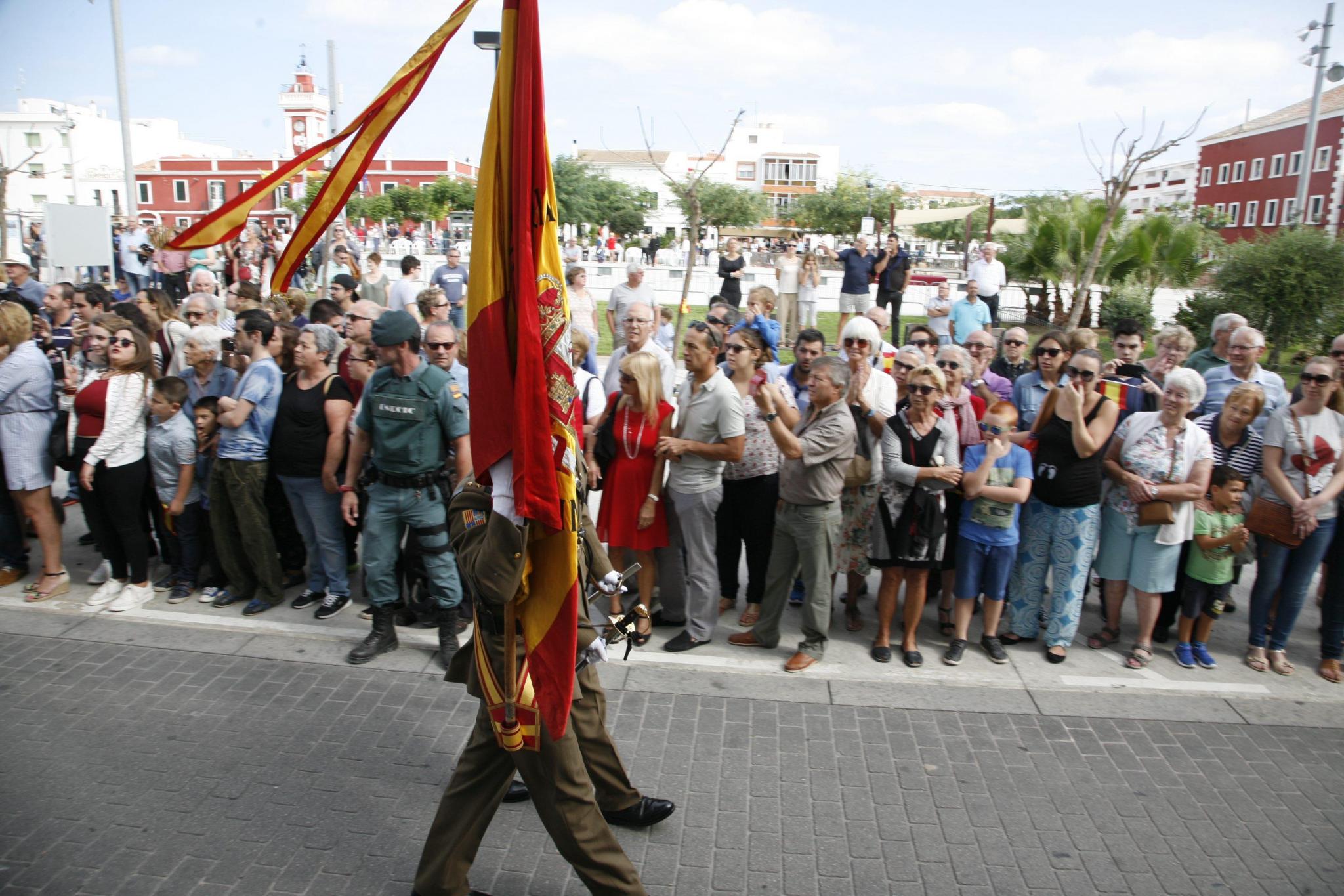 Fotogalería: Jura civil de bandera en Es Castell