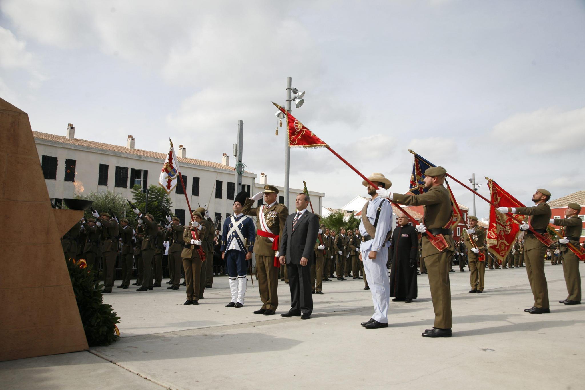 Fotogalería: Jura civil de bandera en Es Castell
