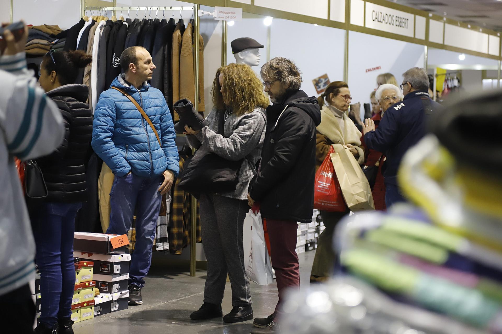 Fotogalería: Imatges de la Fira d'Estocs al recinte firal de Maó