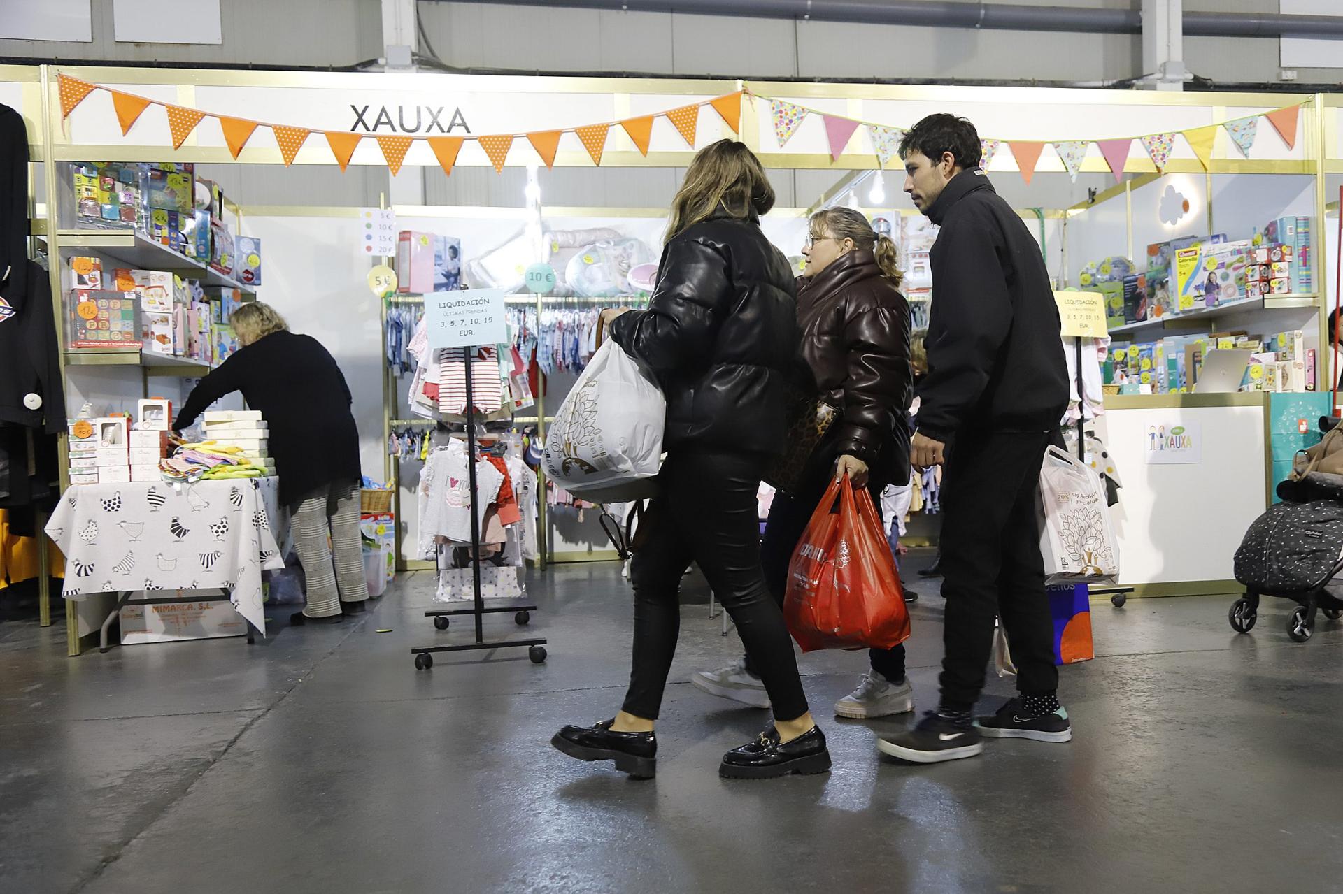 Fotogalería: Imatges de la Fira d'Estocs al recinte firal de Maó