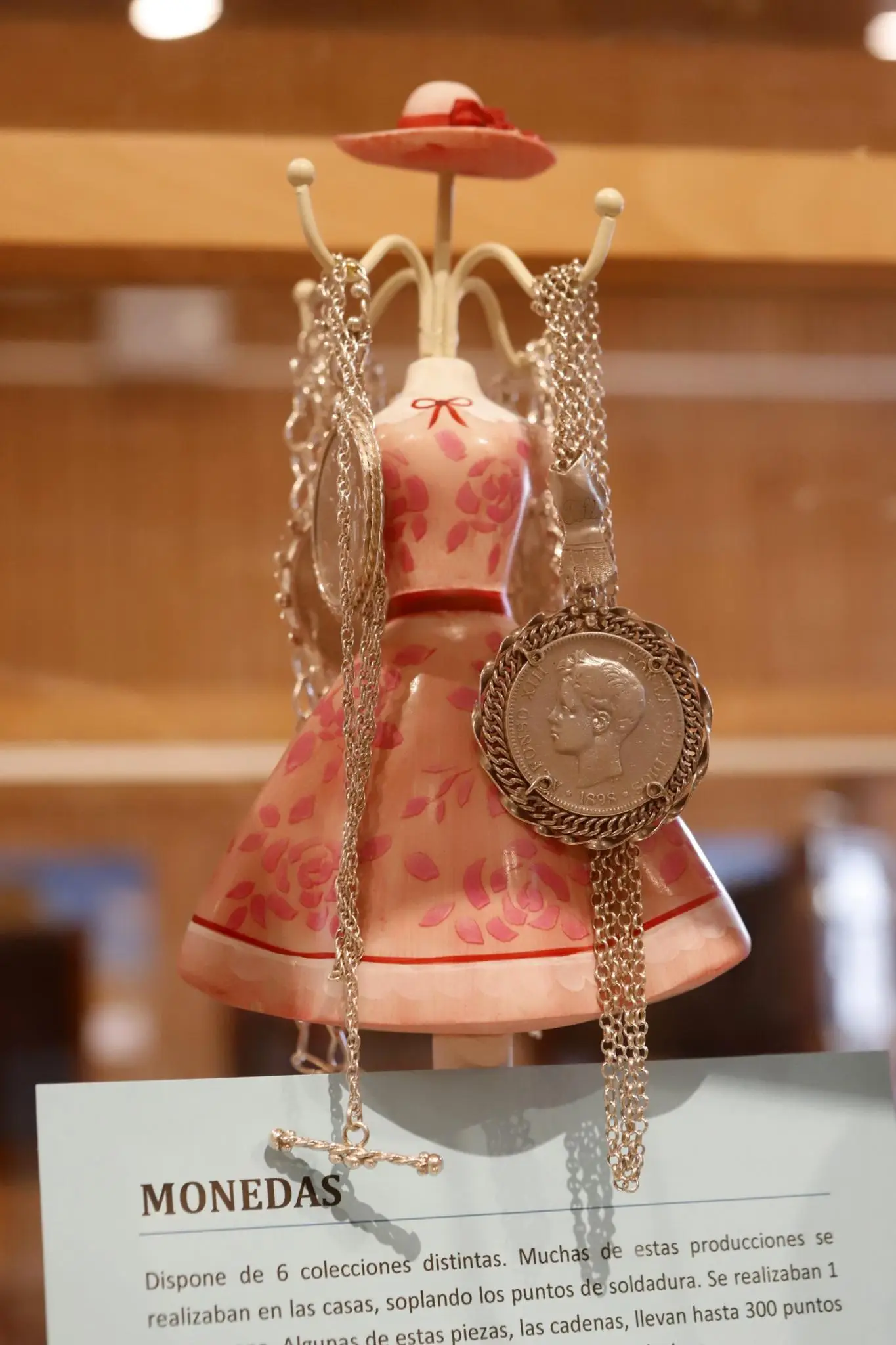Fotogalería: Imatges de l'exposició al Claustre dedicada a Josep ...