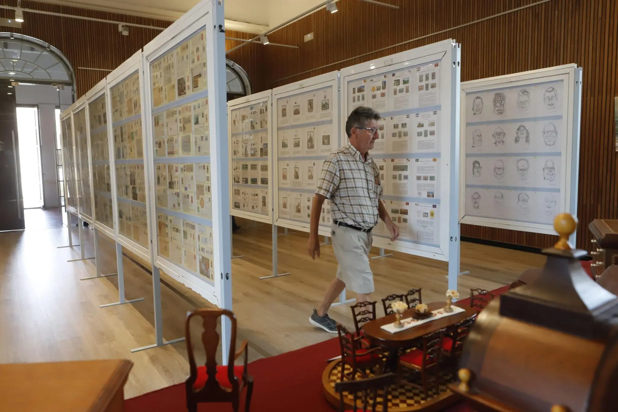 Fotogalería: Imatges de l'exposició al Claustre dedicada a Josep ...