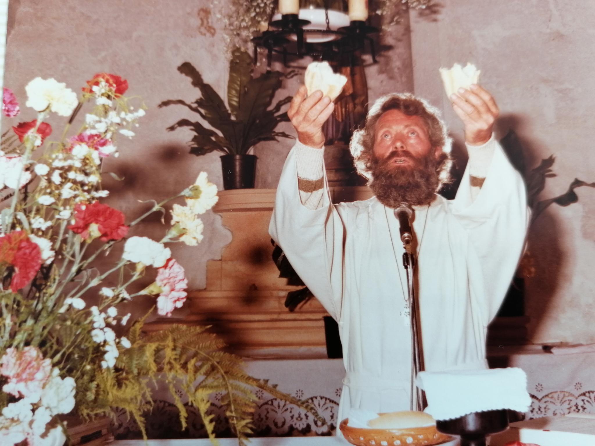 Enric Enrich Coll, la biografia d'un capellà subversiu