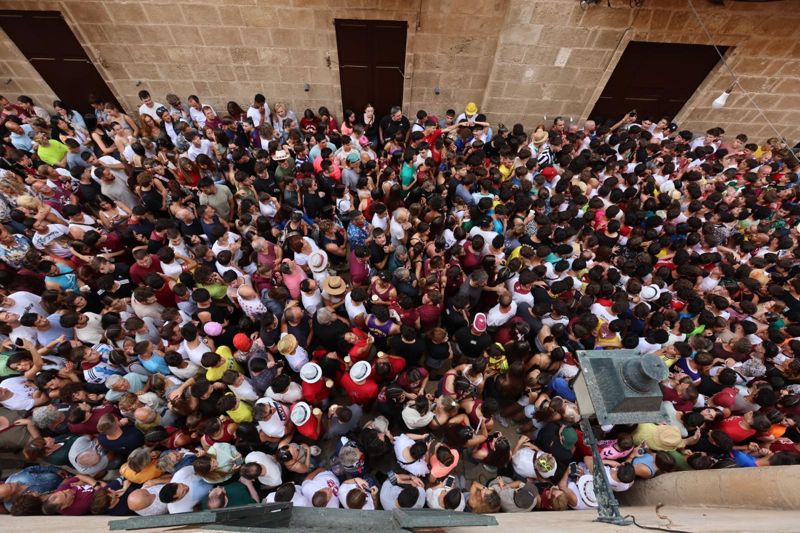 Fotogalería: Sant Joan 2024: el primer toc de fabiol en imatges