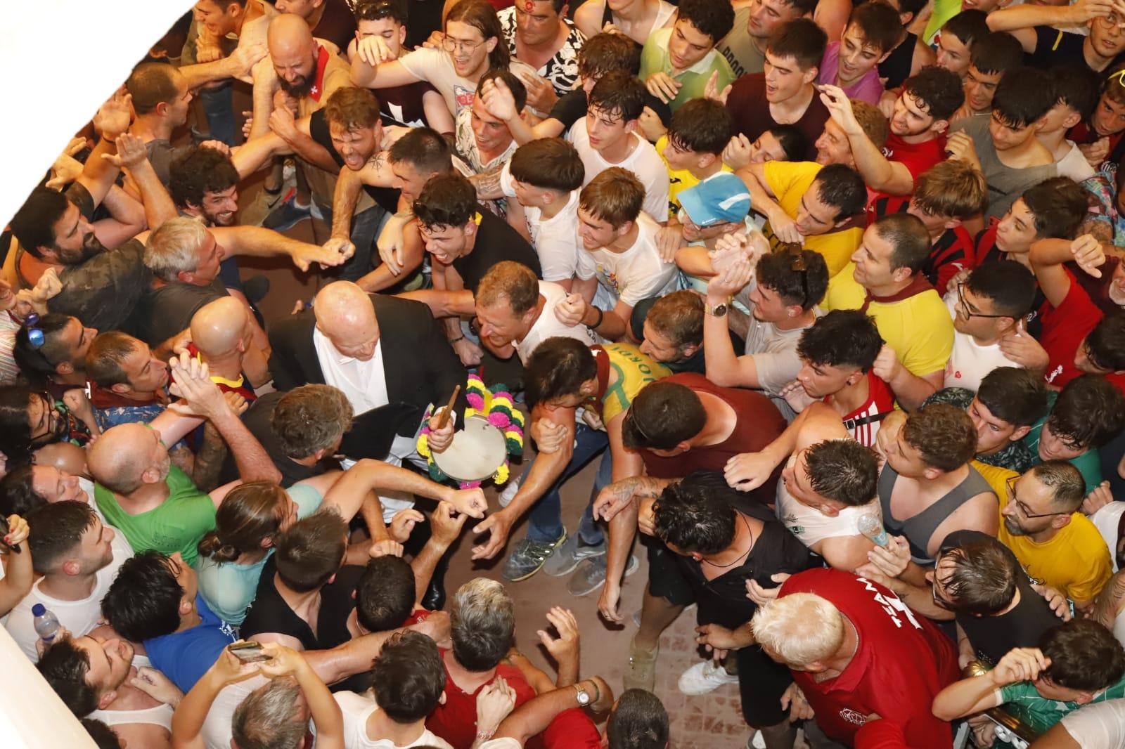 Fotogalería: Sant Joan 2024: el primer toc de fabiol en imatges