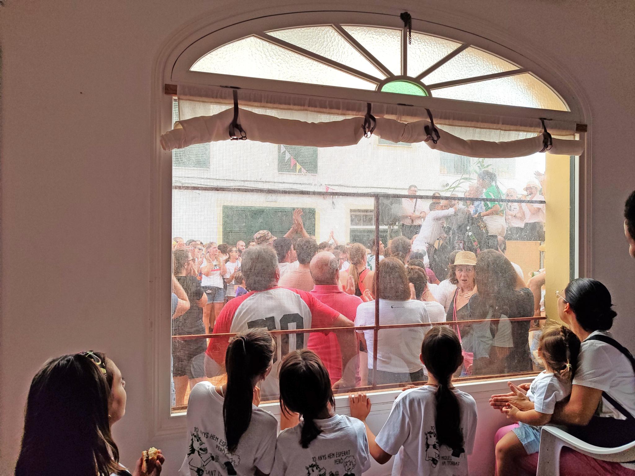 Que este grupo de niñas formado por Ruth, Alba, Daniela, Cloe e Isona...