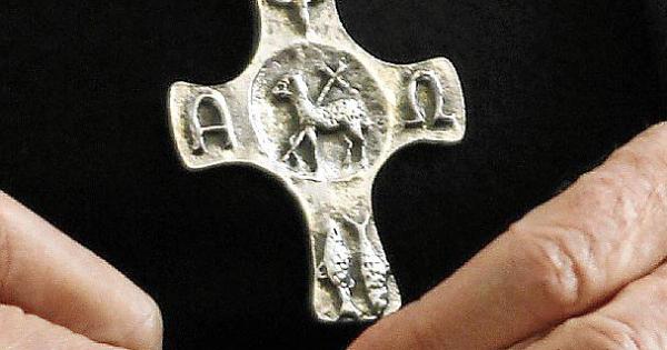 Que la cruz pectoral que utiliza el obispo emérito de Lleida, Joan ...