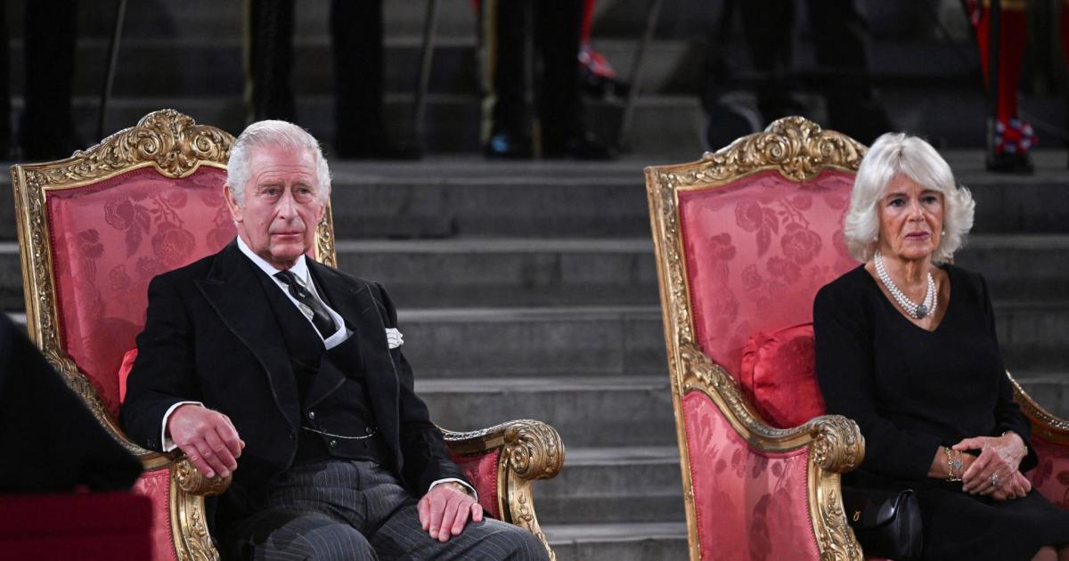 Carlos III de Inglaterra | Esta es la razón por la que tiene los dedos ...