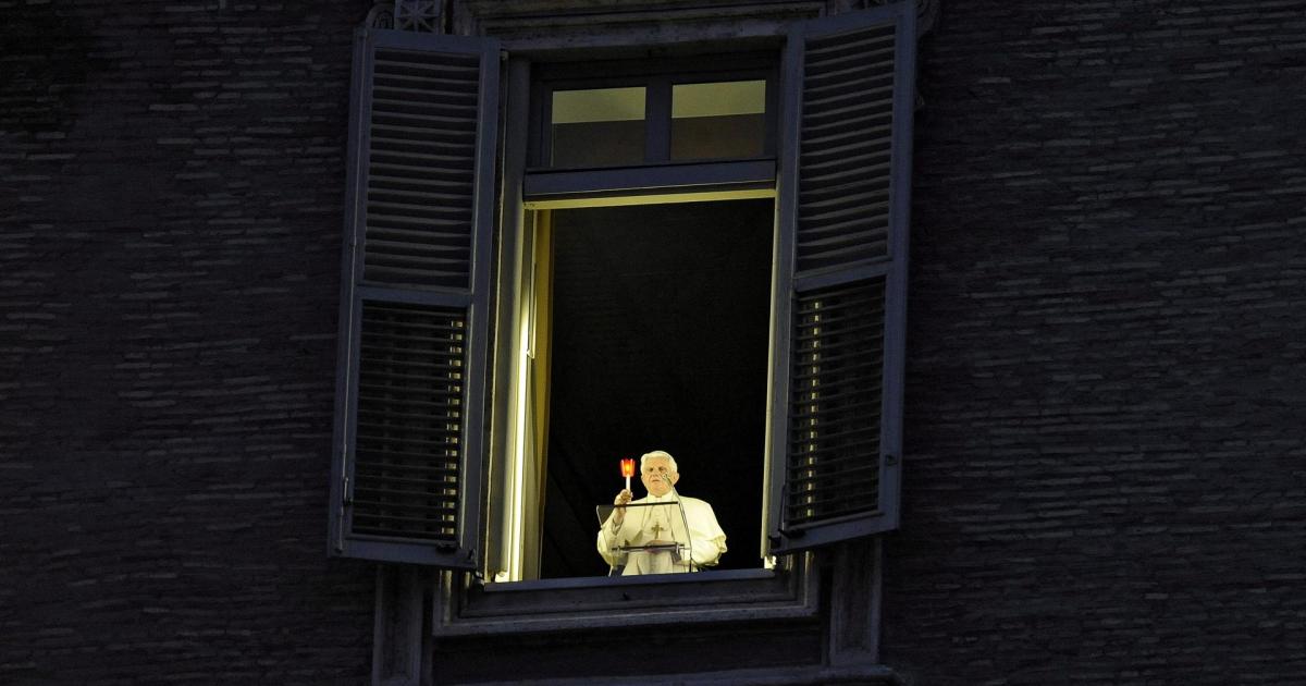 Benedicto XVI: La alargada sombra de los abusos en la iglesia