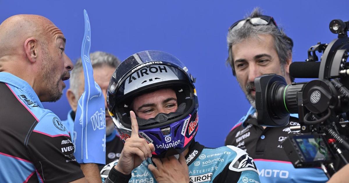 David Alonso gana en Moto3 y arrebata el liderato a Dani Holgado